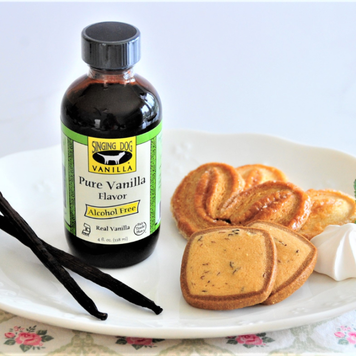 Organic Alcohol-Free Pure Vanilla Flavor | Singing Dog Vanilla