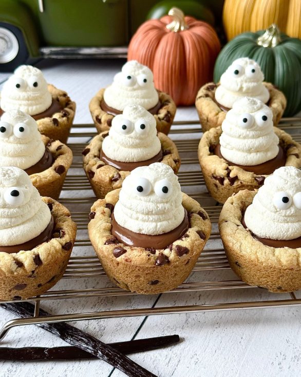 Haunted Ghost Chocolate Chip Nutella Cookies | Singing Dog Vanilla